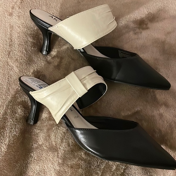 Anne Klein | Shoes | Nwt Anne Klein Cream Black Miles 1m | Poshmark